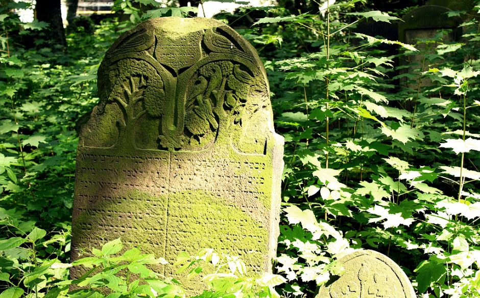 A Brief History of Jewish Gravestone Symbols - TalkDeath